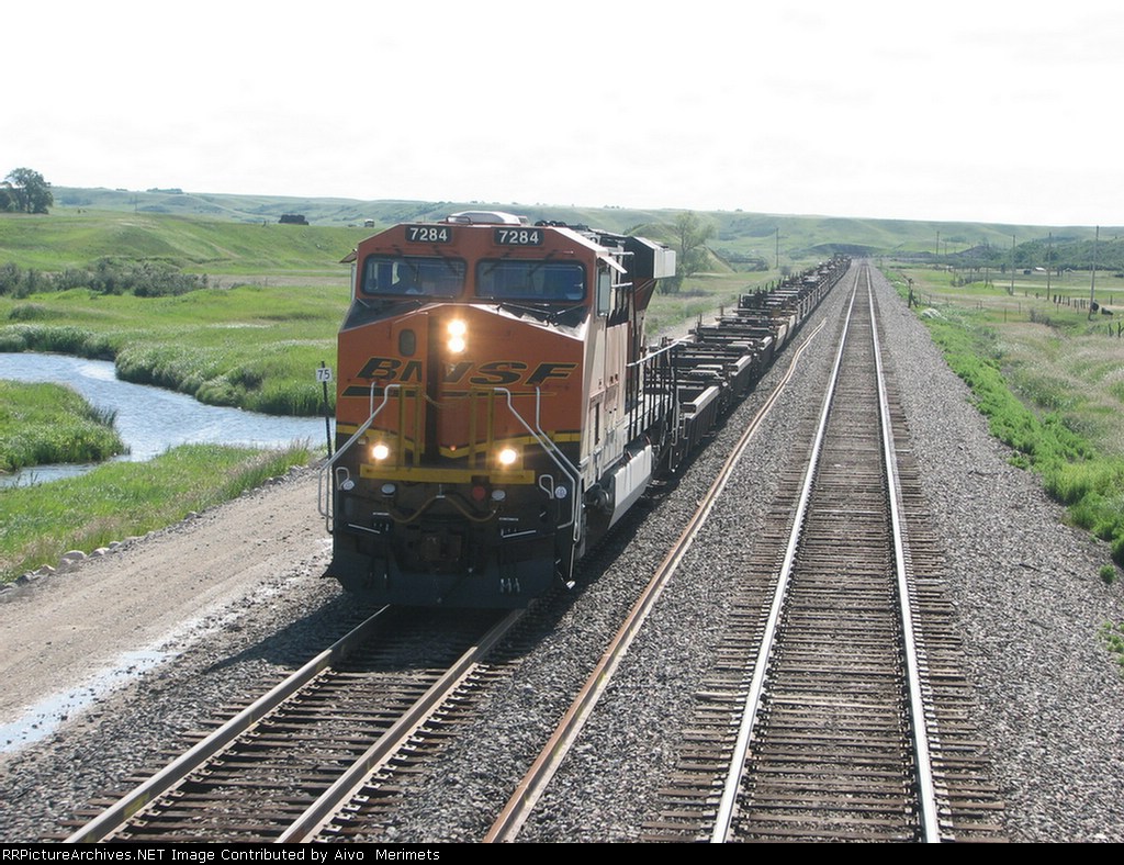 Westbound baretable letting the Empire Builder pass.